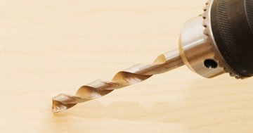 Holzschrauben vorbohren » Richtig bohren und montieren