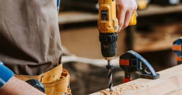 Richtig und sauber in Holz bohren | "So gelingt das Bohrloch"