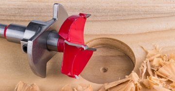 Richtig und sauber in Holz bohren | "So gelingt das Bohrloch"